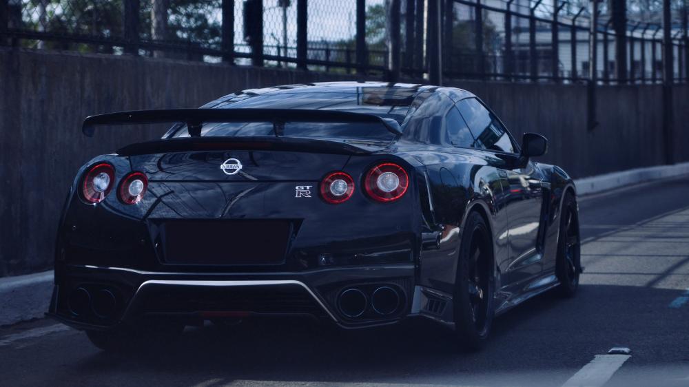 Nissan GT-R Power and Elegance in 4K - backiee