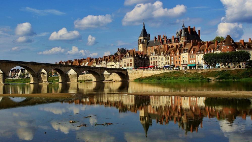 Château de Gien Reflecting in Loire Elegance - backiee