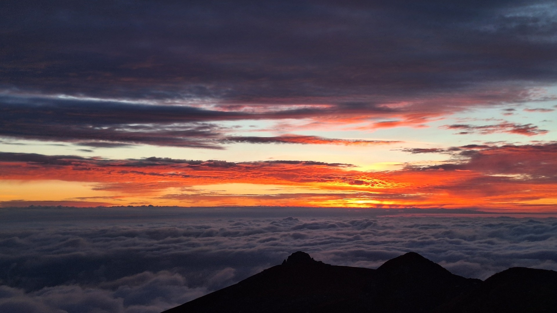 Sunset Over Cloud-Capped Mountains - backiee