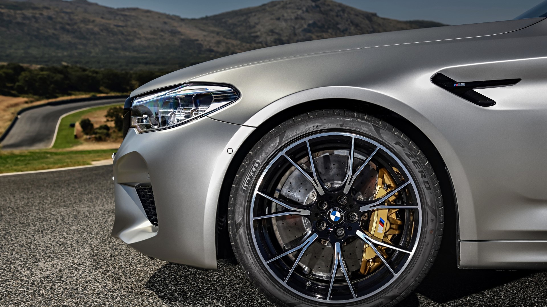 BMW M5 Competition - backiee