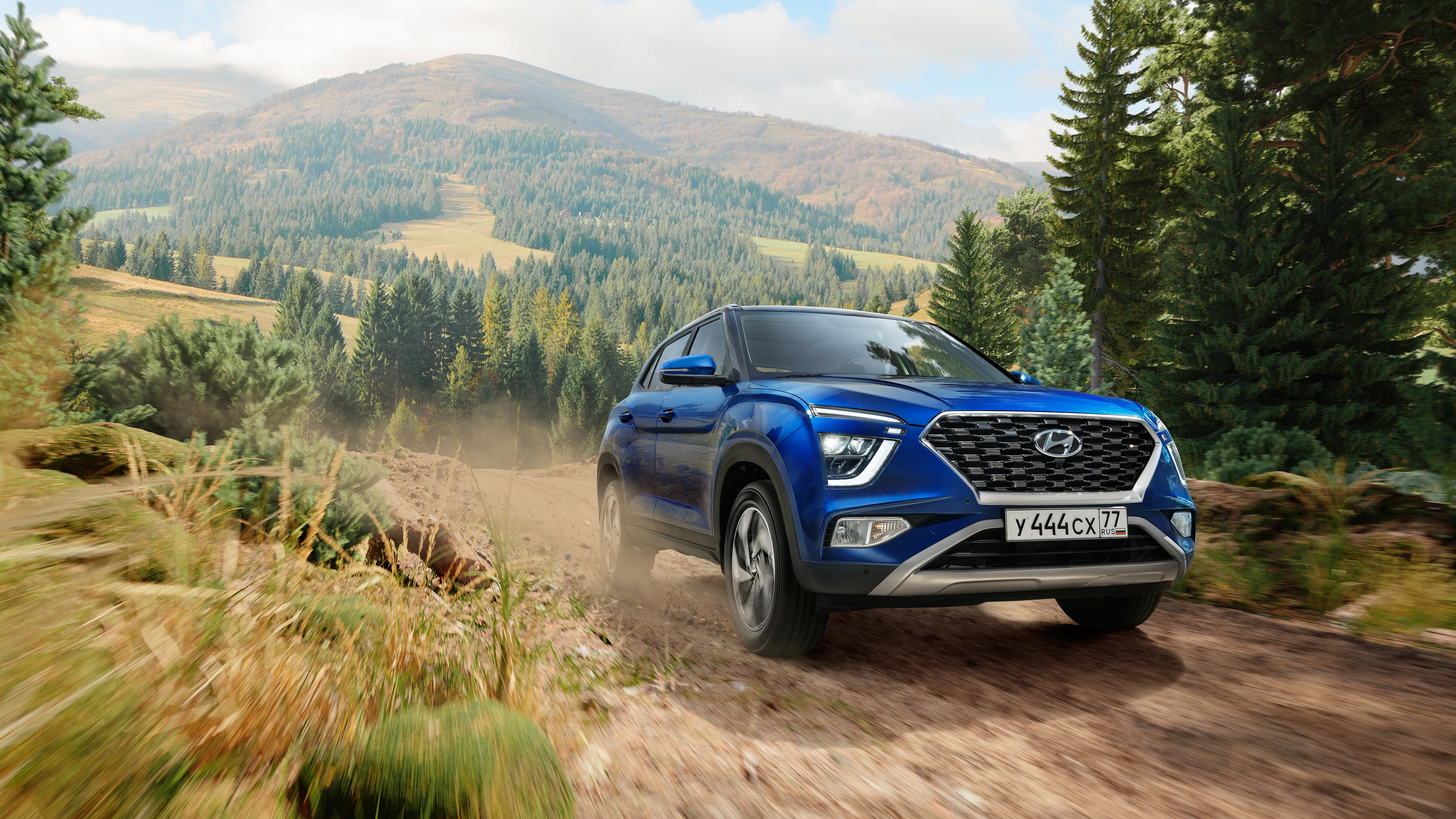 Hyundai Creta SUV Racing Through Forest Trails in Stunning 4K - backiee
