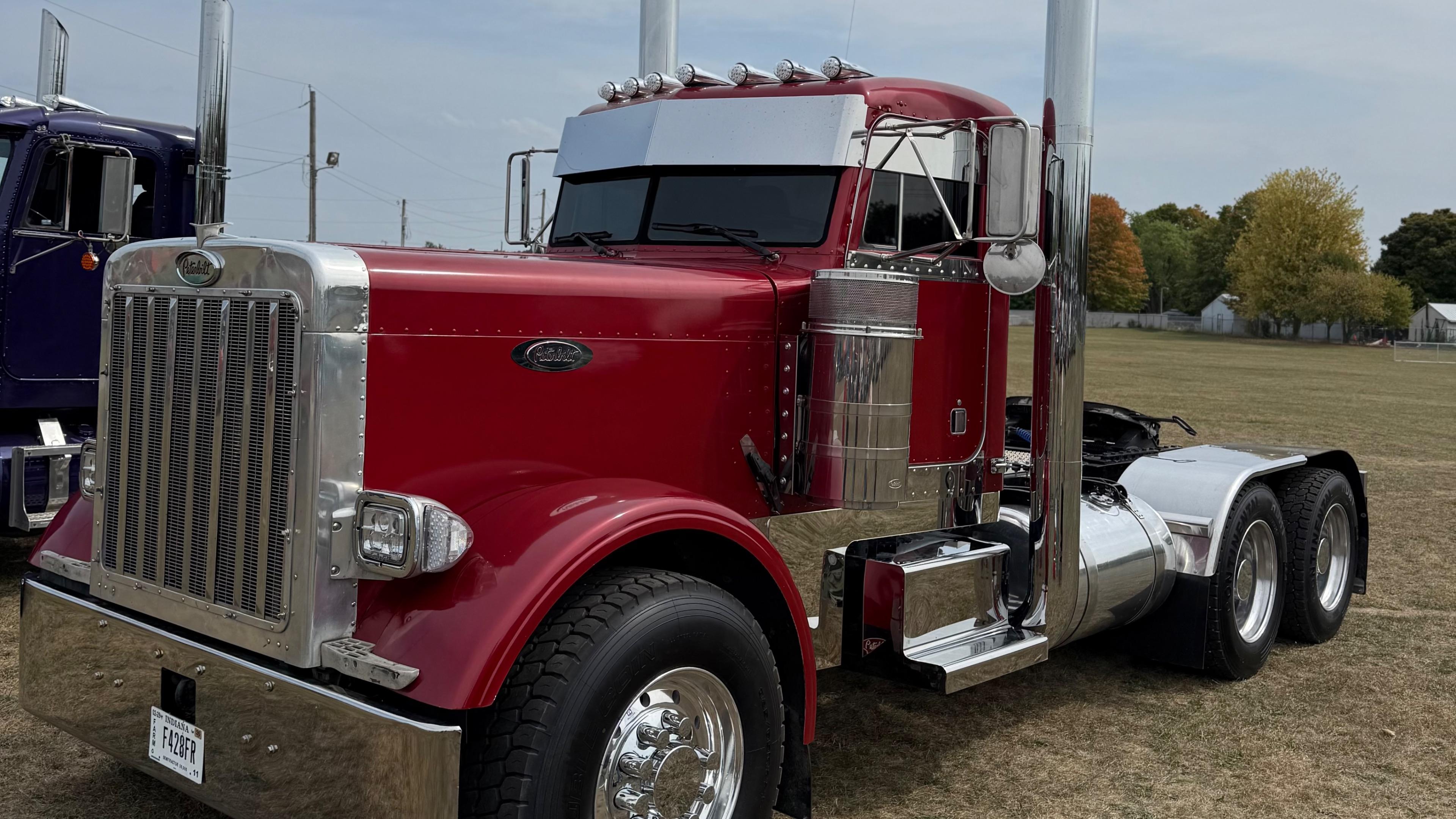 Red Peterbilt 379 Semi Truck Wallpaper in Crisp 4K Detail - backiee