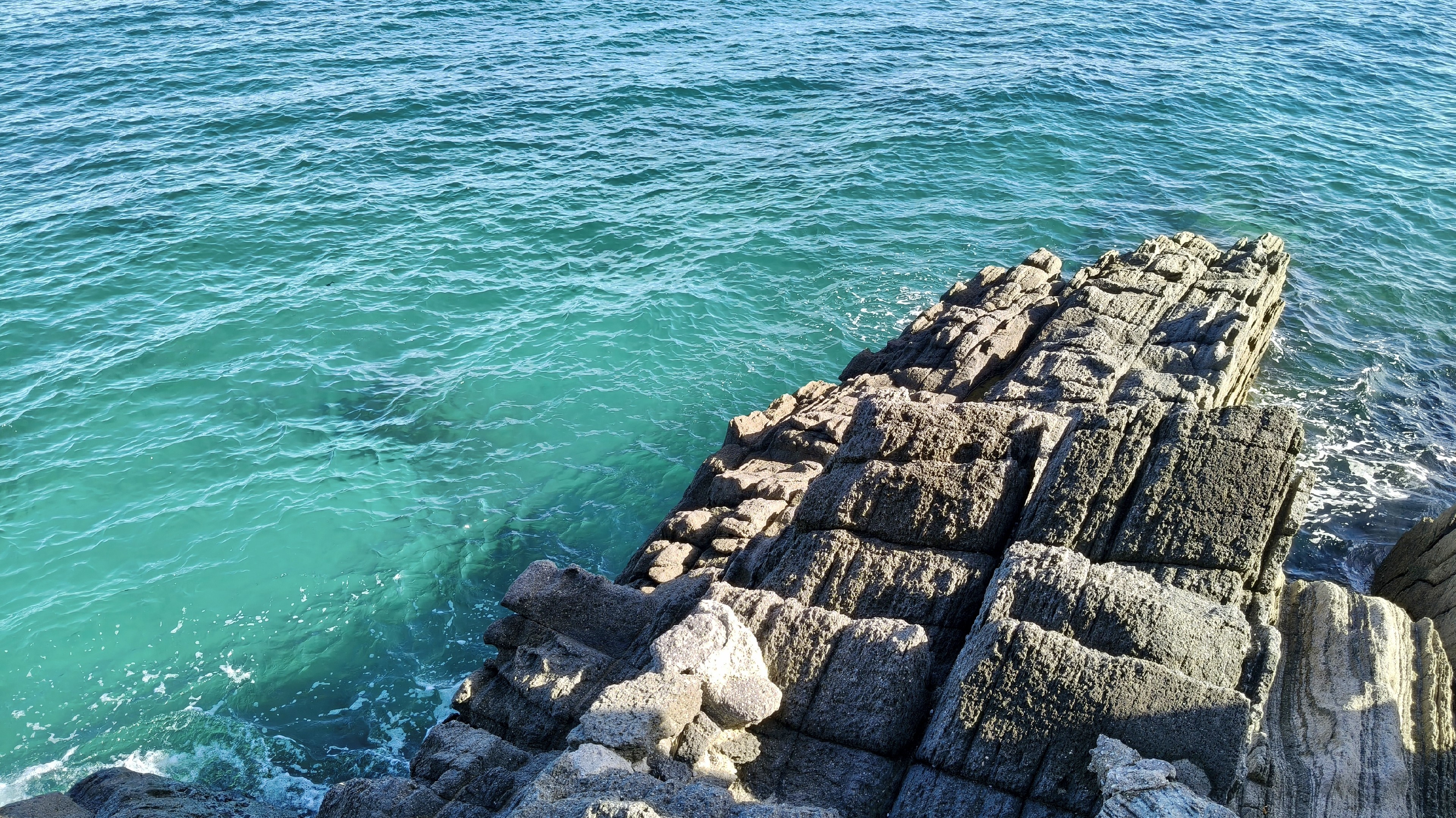 Rocky Beach Side - backiee