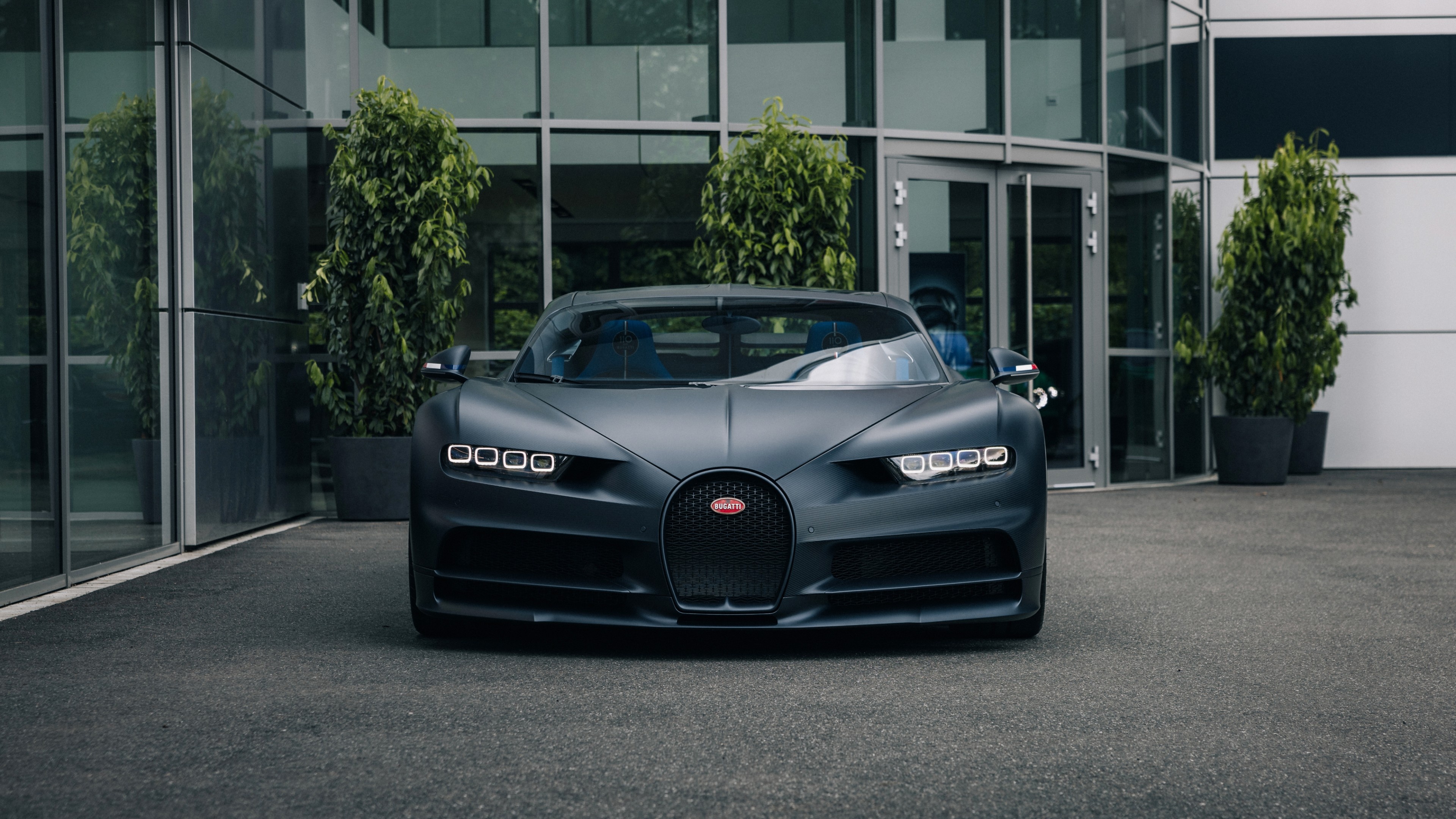 Stealth Black Bugatti Chiron Hypercar Front View in Crisp 4K - backiee
