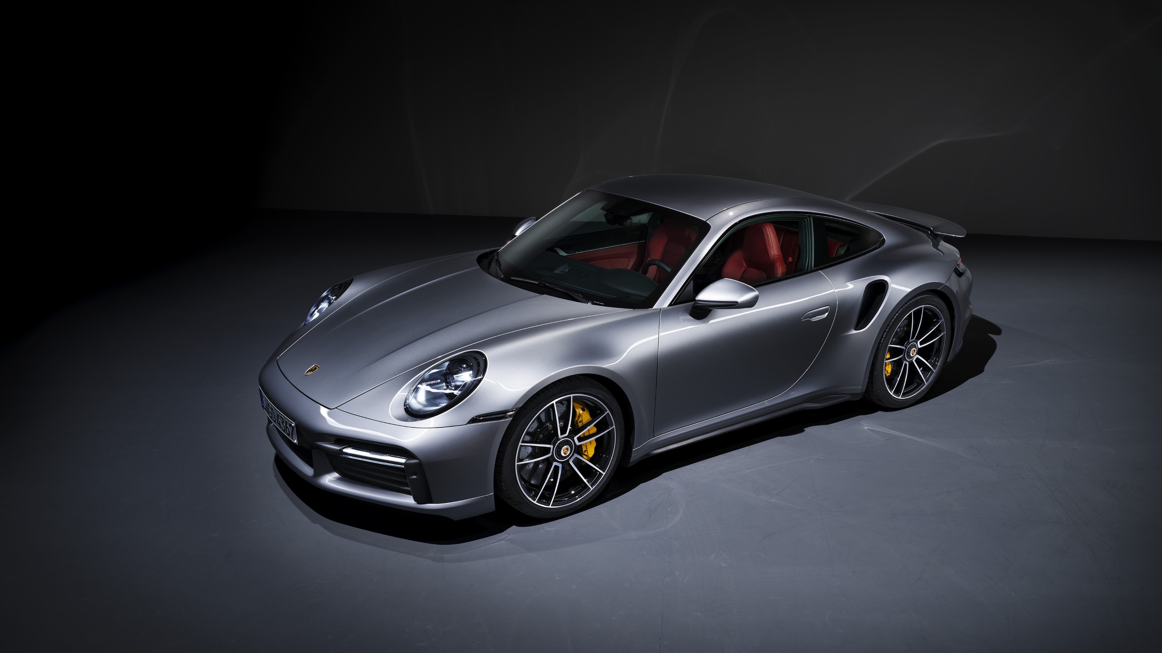 Sleek Porsche 911 Turbo Elegance - backiee