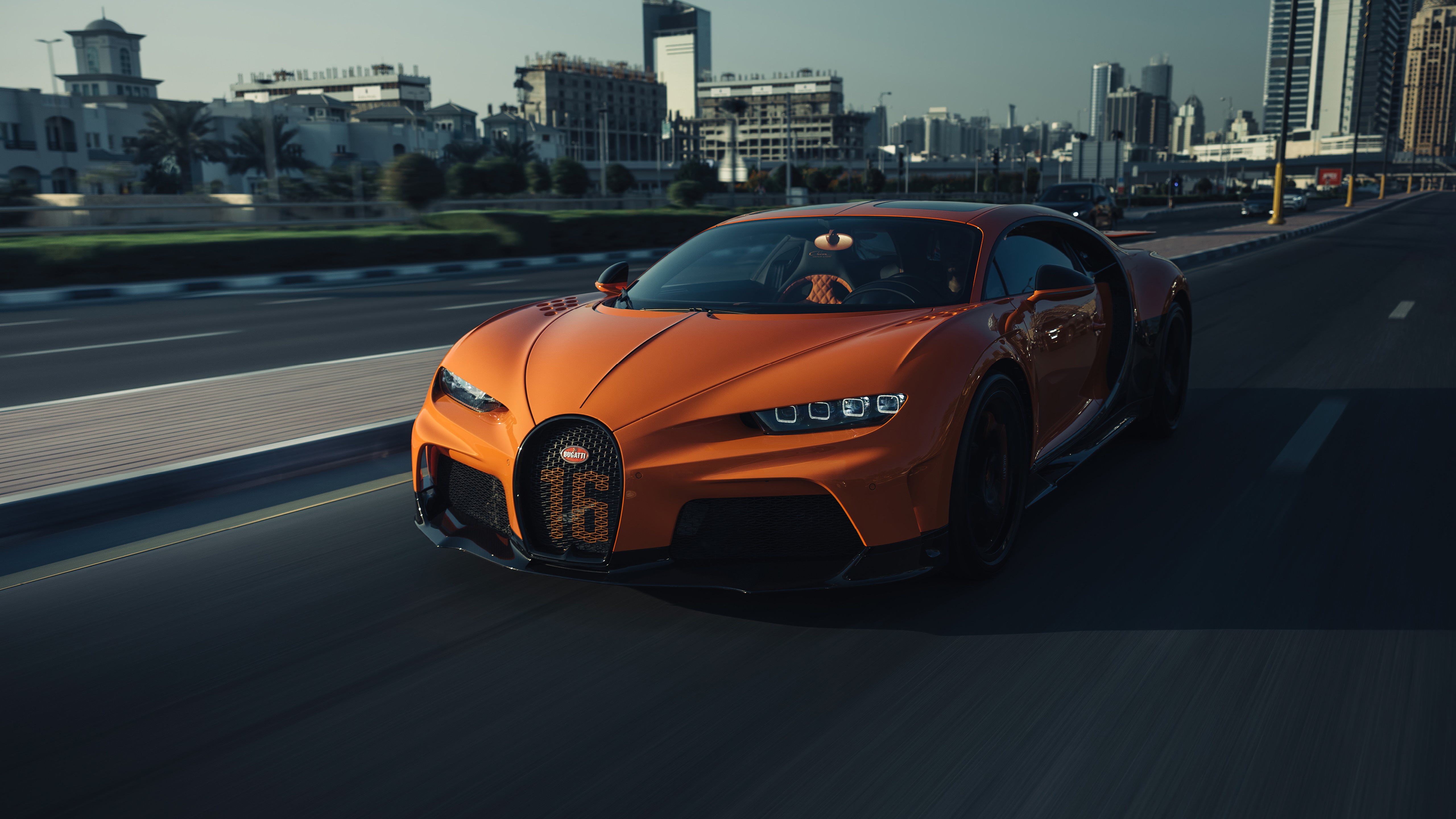 Bugatti Chiron Pur Sport Racing Through the City in 5K - backiee