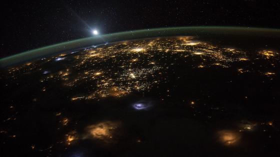 Iss wallpapers - backiee