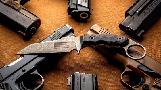 Guns wallpapers - backiee