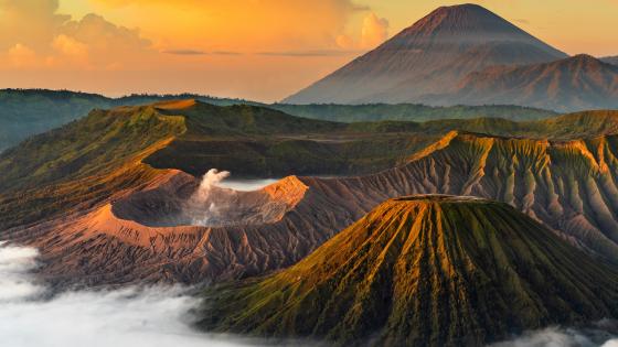 Majestic Sunrise Over Mount Bromo - backiee