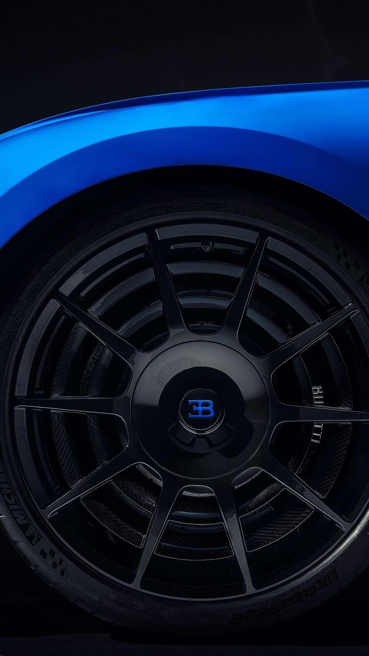 Bugatti Chiron Wheel in Striking 4K Detail - backiee