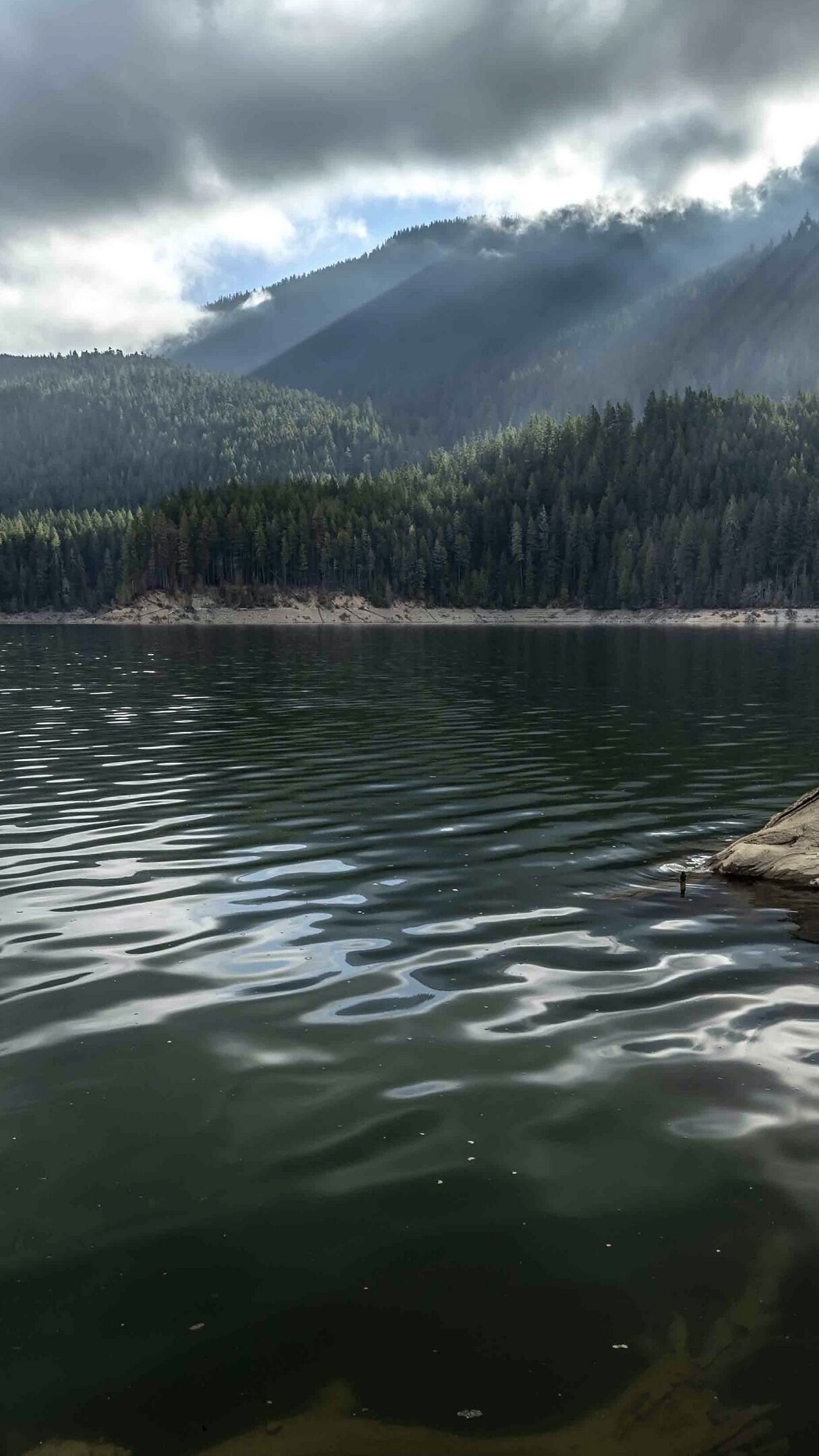 Serene Lake in Majestic Valley - backiee