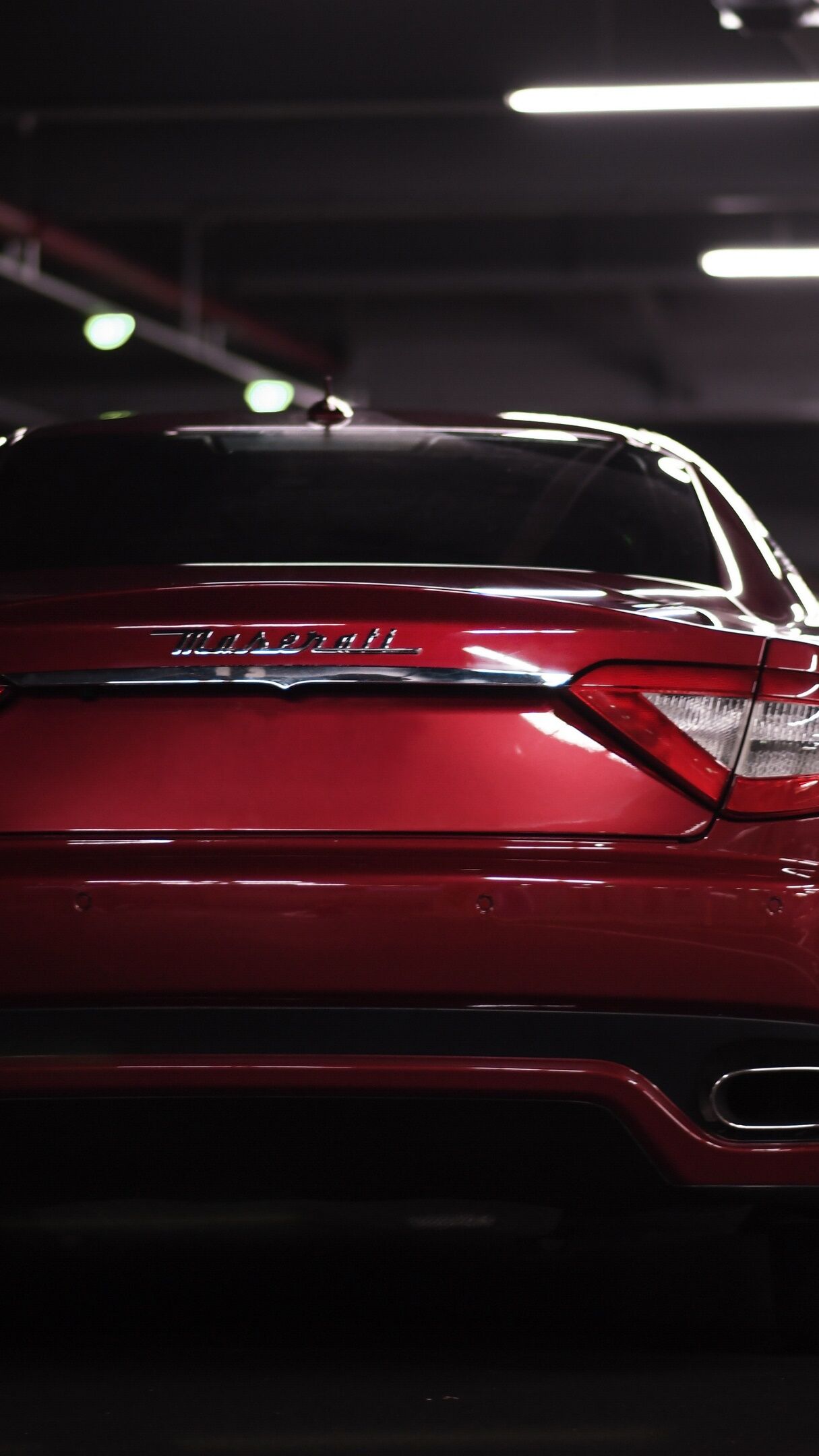 Maserati GranTurismo Elegance Unleashed in 4K - backiee