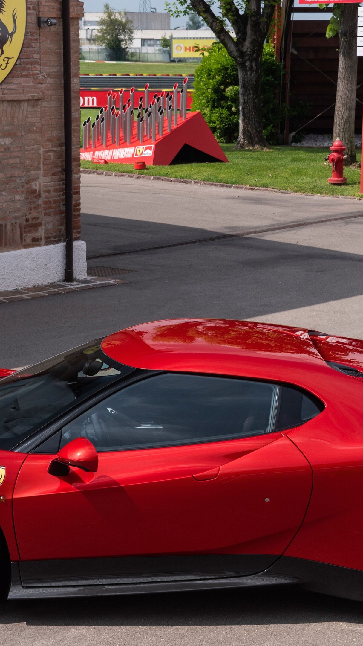 Ferrari Supercar Masterpiece in Stunning 4K Definition - backiee