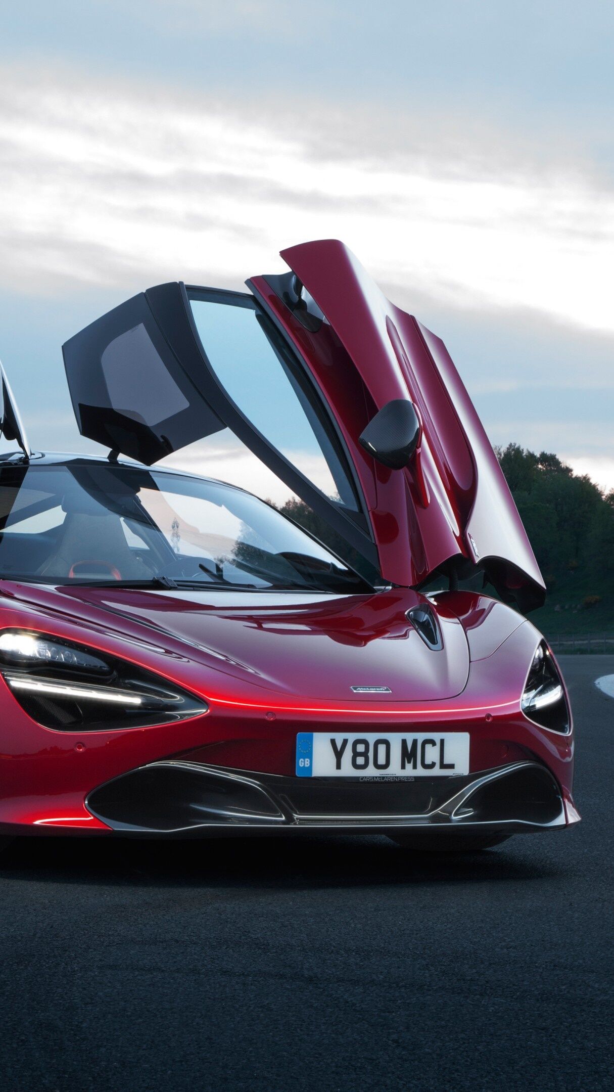 Stunning Red Supercar on the Track - backiee