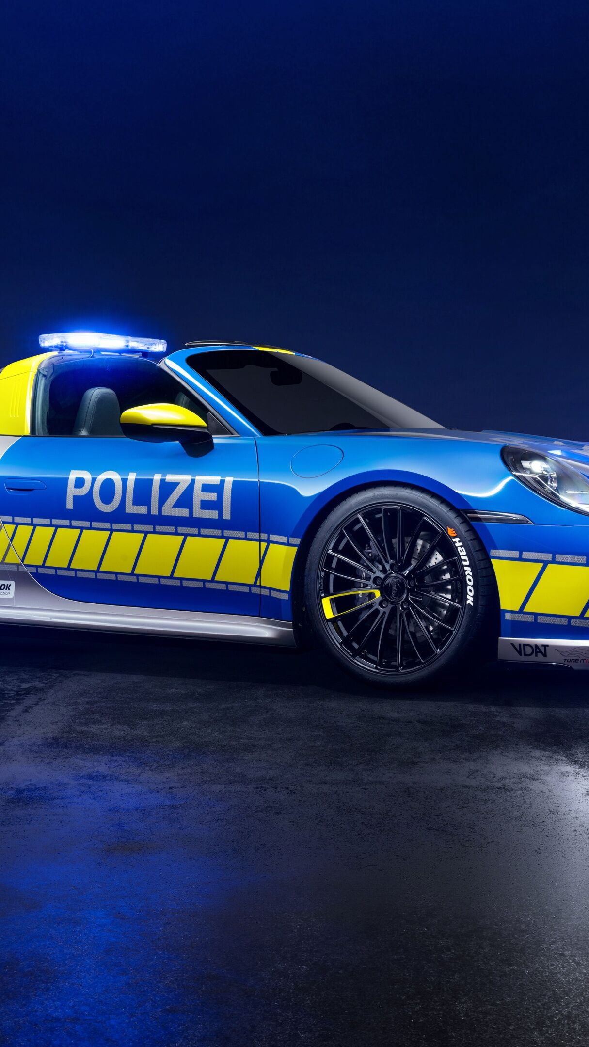 Porsche 911 Targa 4 Polizei Livery 4K Night Studio Wallpaper - backiee