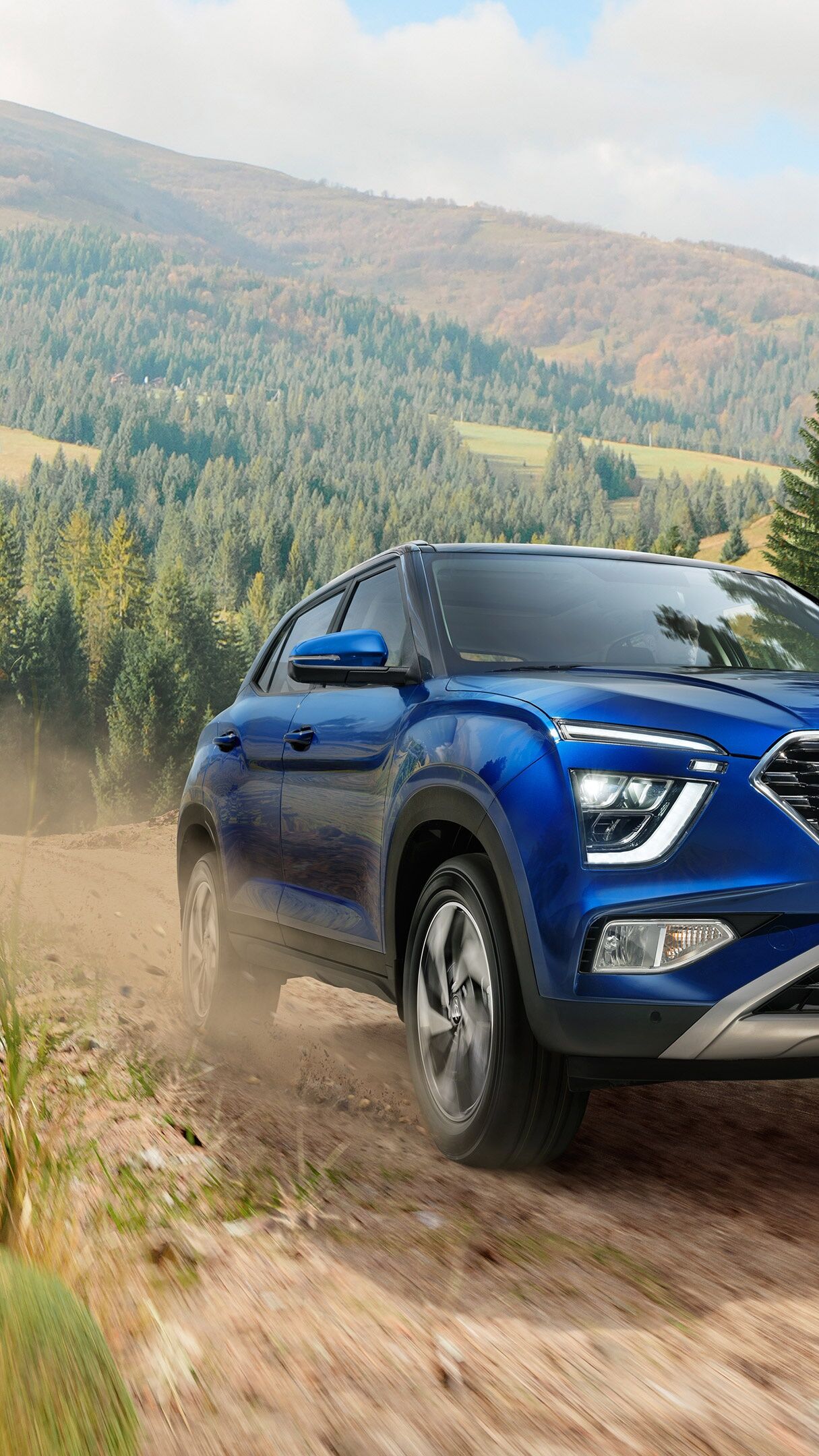 Hyundai Creta SUV Racing Through Forest Trails in Stunning 4K - backiee