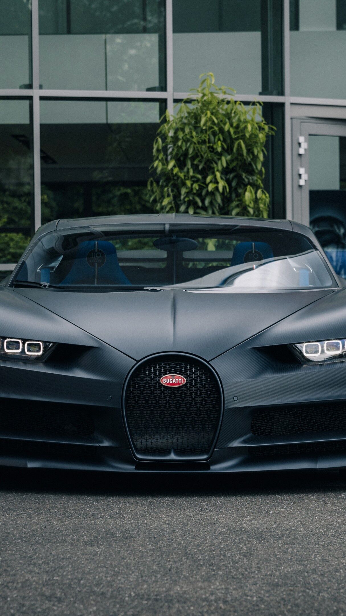 Stealth Black Bugatti Chiron Hypercar Front View in Crisp 4K - backiee