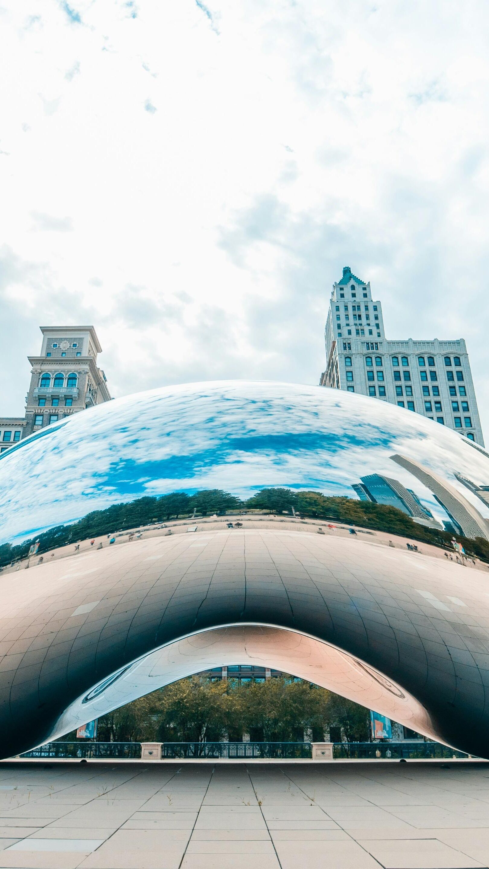 Millennium Park's Iconic Bean Sculpture Reflections - backiee