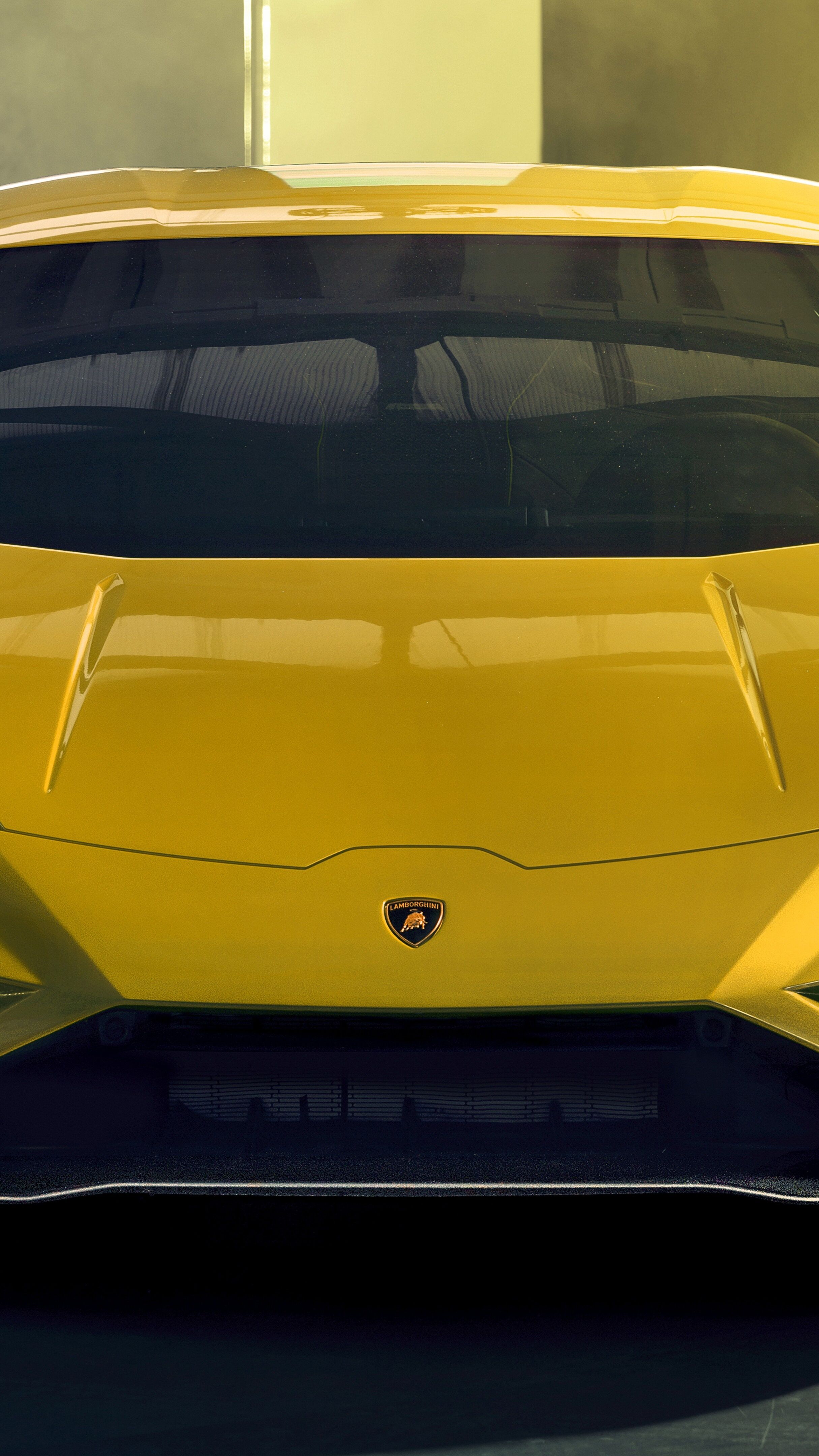 Lamborghini Huracan in Stunning 8K Clarity - backiee