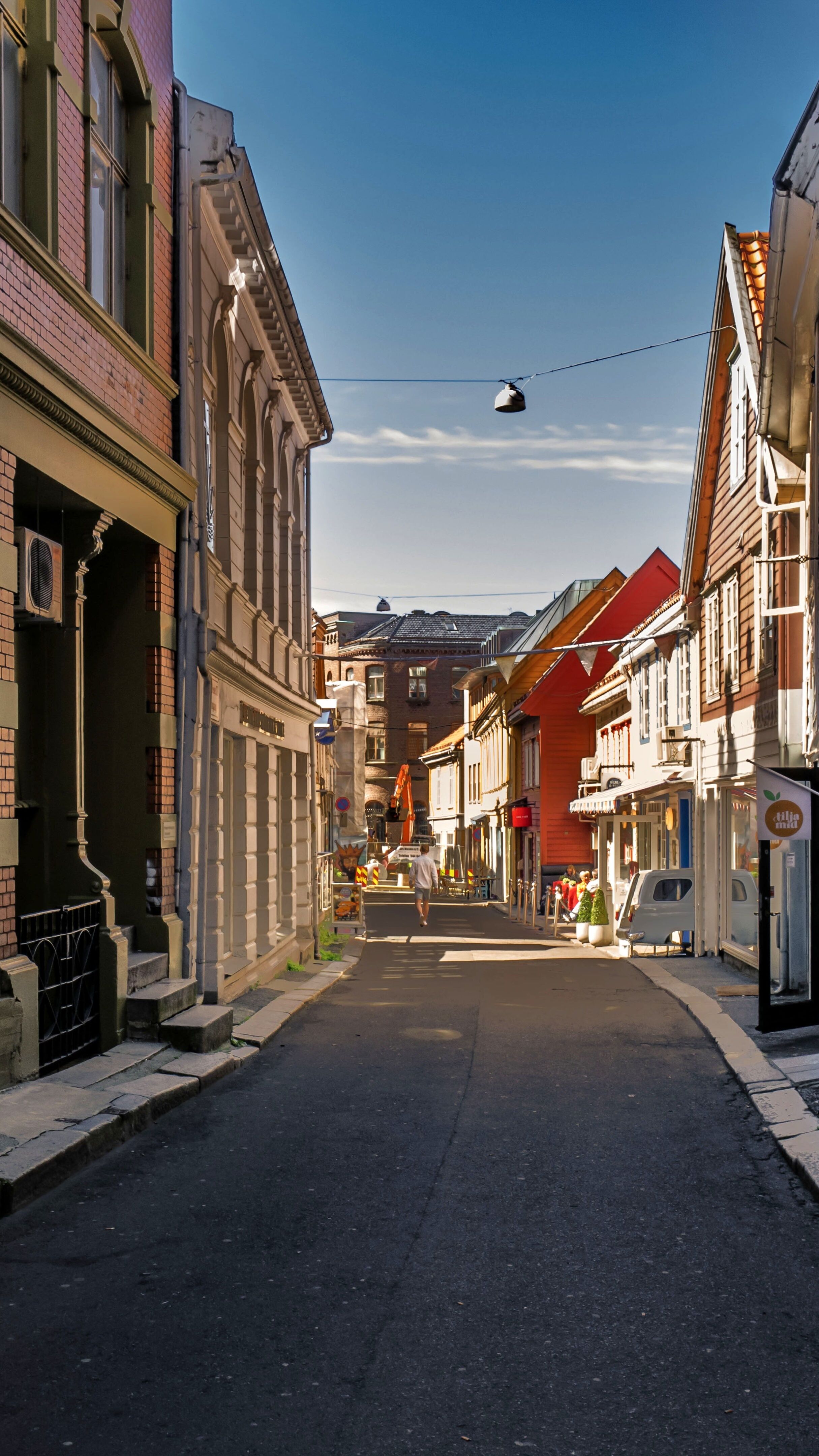 Sunlit Kong Oscars Gate Alleyway in Bergen Norway Cityscape - backiee