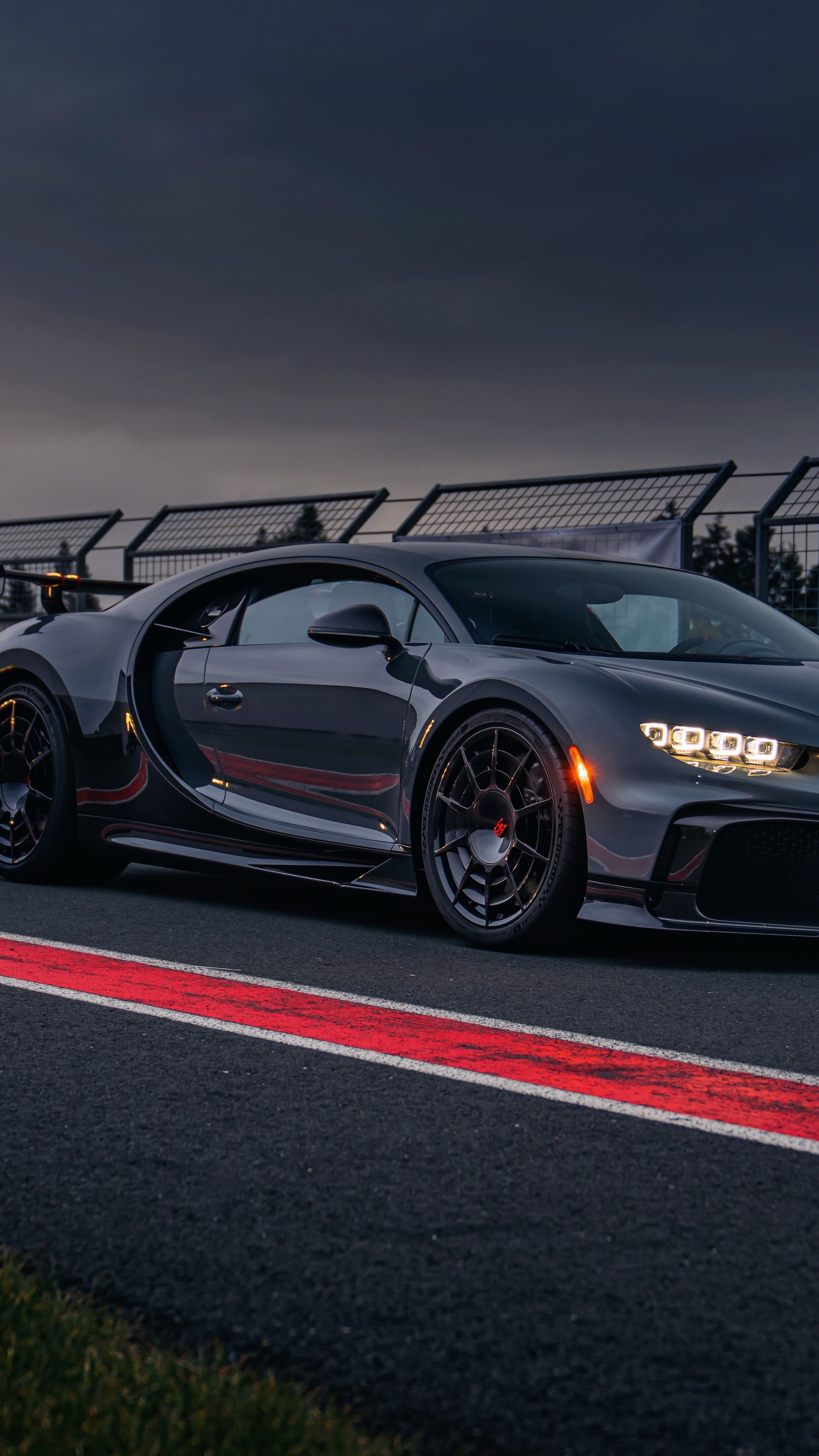 Bugatti Chiron Hypercar Poised for the Night Run in 8K - backiee