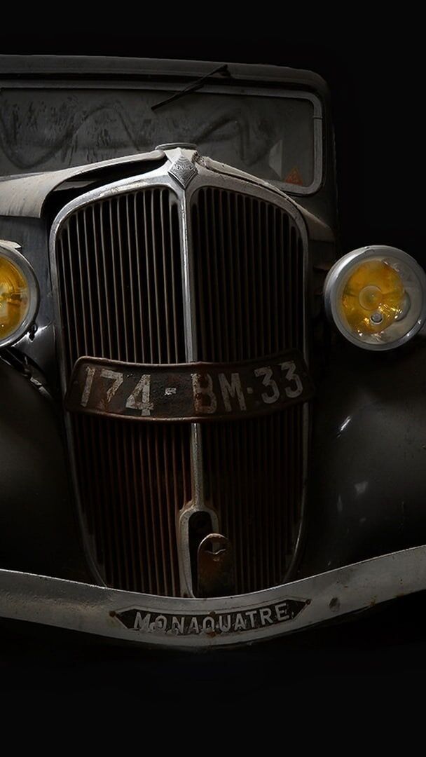 Moody Renault Monaquatre Portrait Classic Vintage Car Wallpaper - backiee