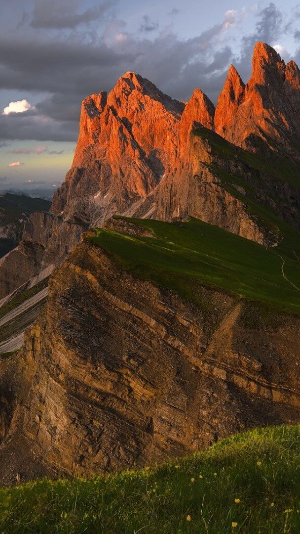 Seceda mountain - backiee